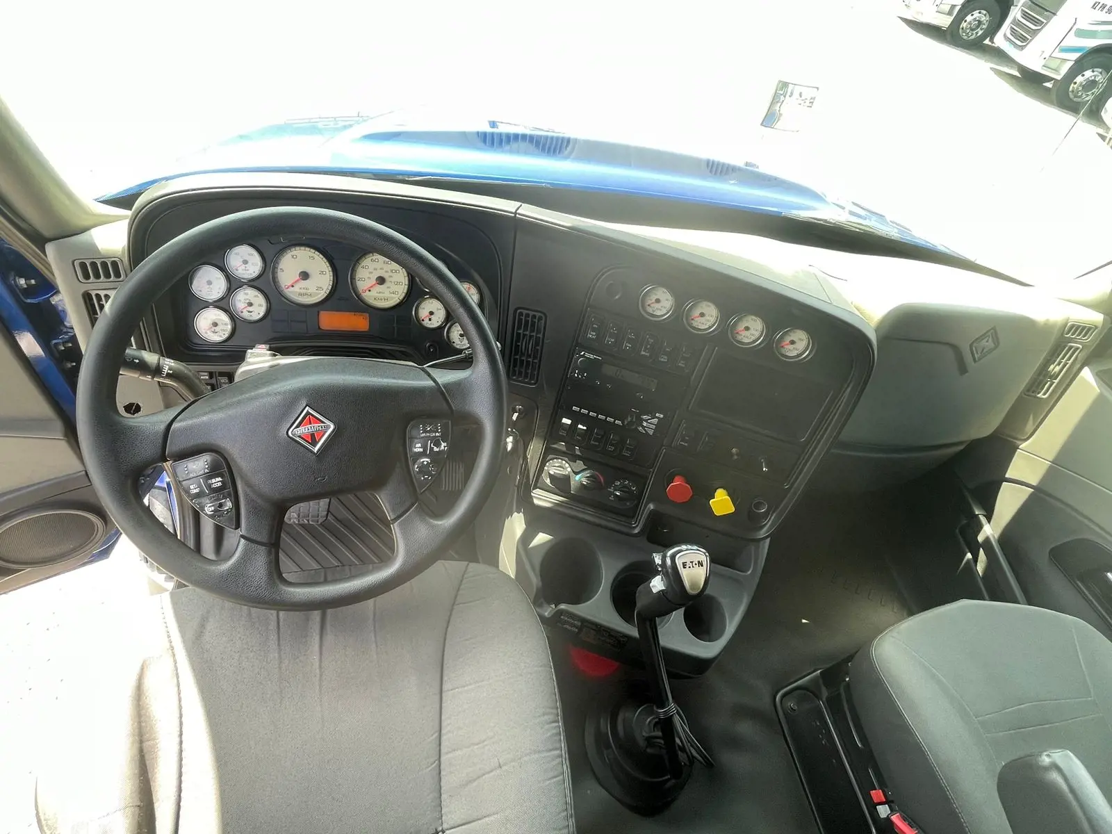 Tracto camión International Prostar - Año 2018 - 3 Ejes - Manual - Azul