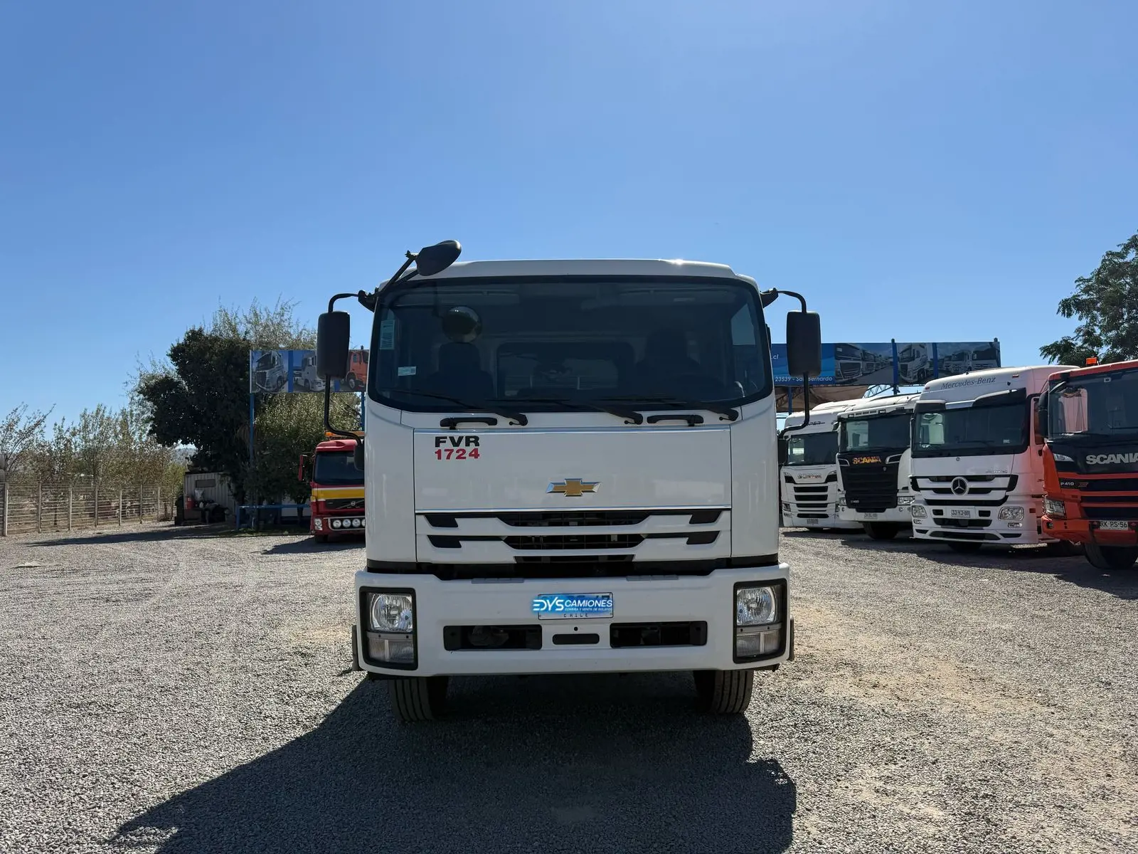 Camión Chevrolet FVR 1724 - Año 2023 - 2 Ejes - Manual - Blanco